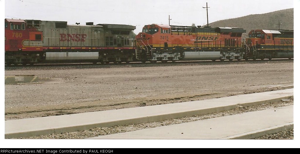 BNSF 7415 rolls east towards Needles, Ca.